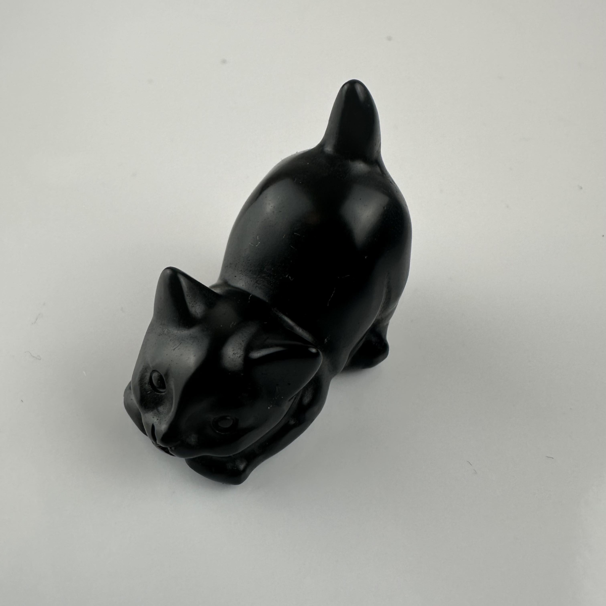 Sort Obsidian, Kat - Figurer - Krystallerneshus